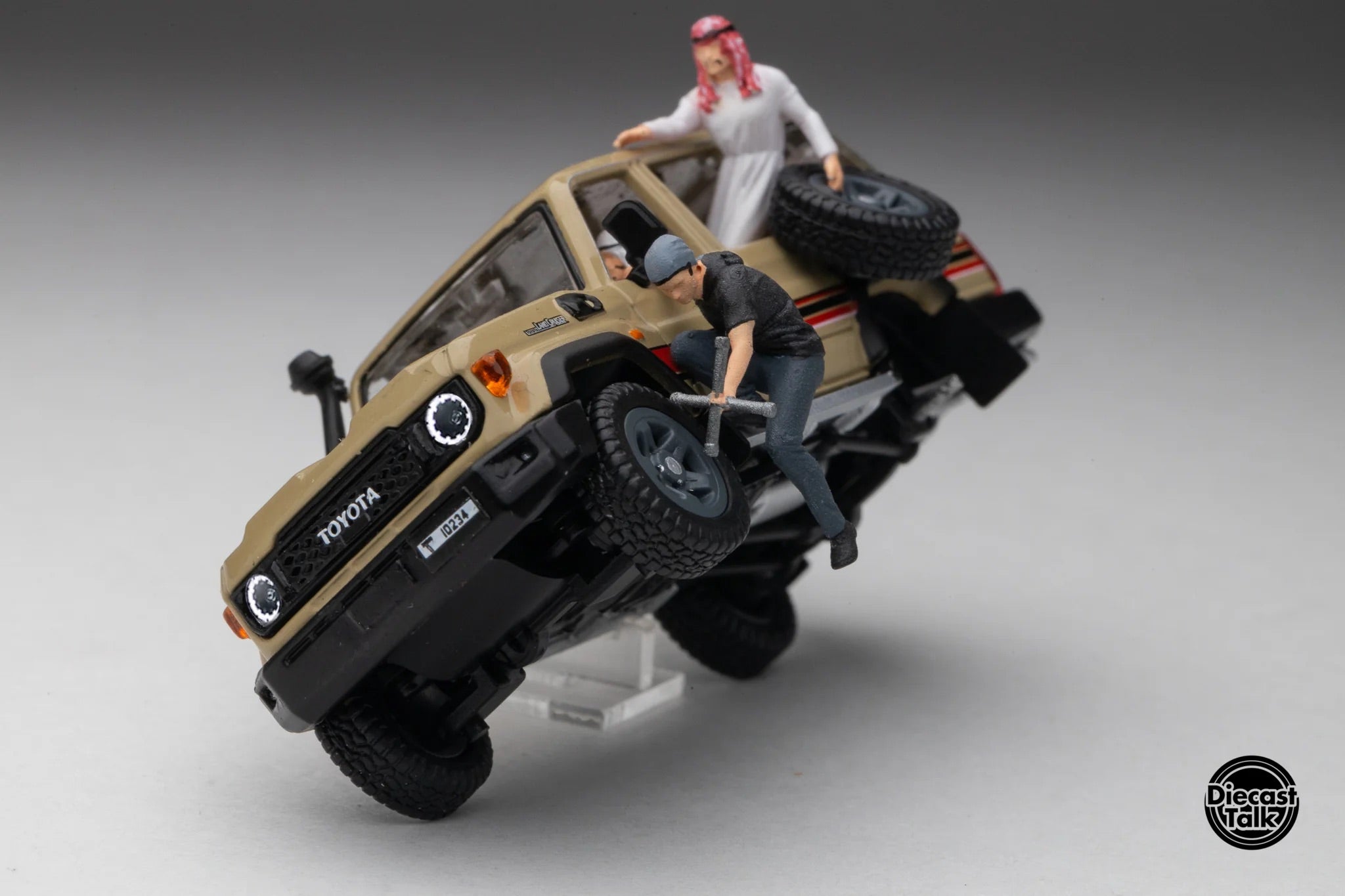 DiecastTalk Arab Exclusive GCD 1/64 Toyota Land Cruiser w/ Figures ...